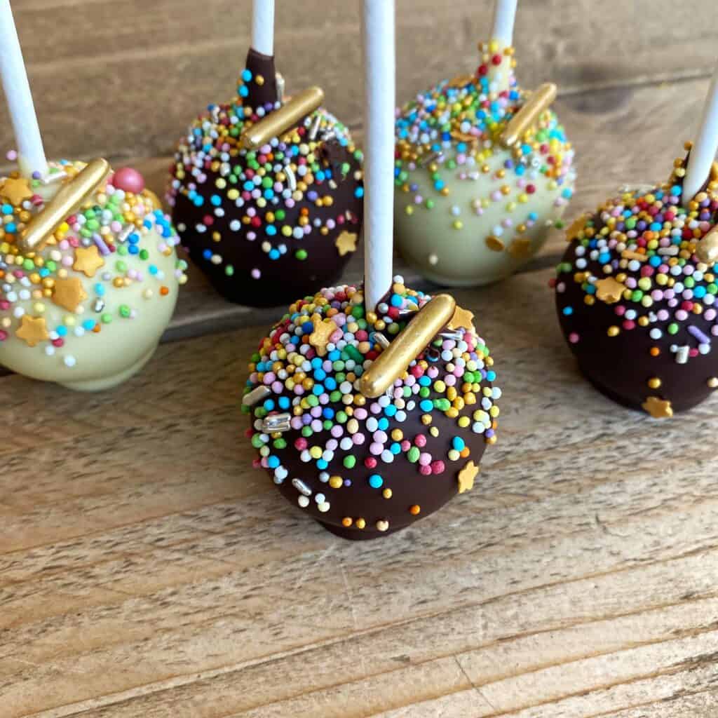 Happy Birthday cakepops - Amsterdam Cupcake Company